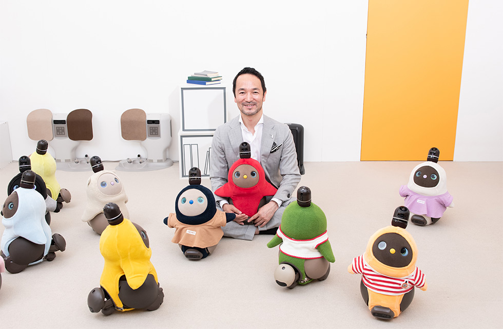 LOVOT開発者に聞く、AI時代の不安を救う「温かい」技術進化とは | 日経BOOKプラス